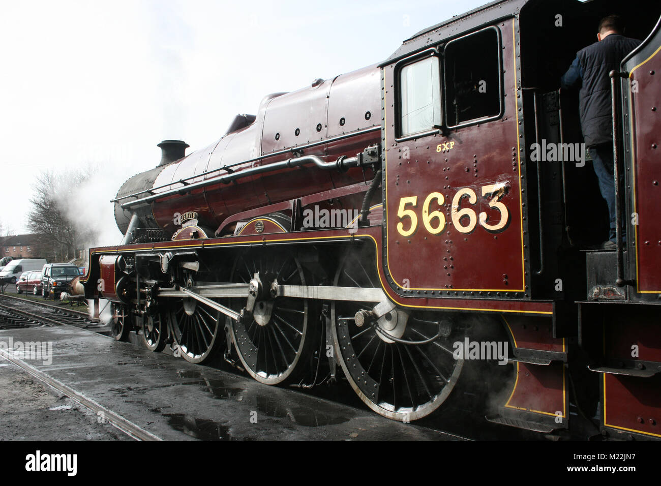 Jubilee Steam Loco 5690 Leander at the Great Central Railway Heritage ...