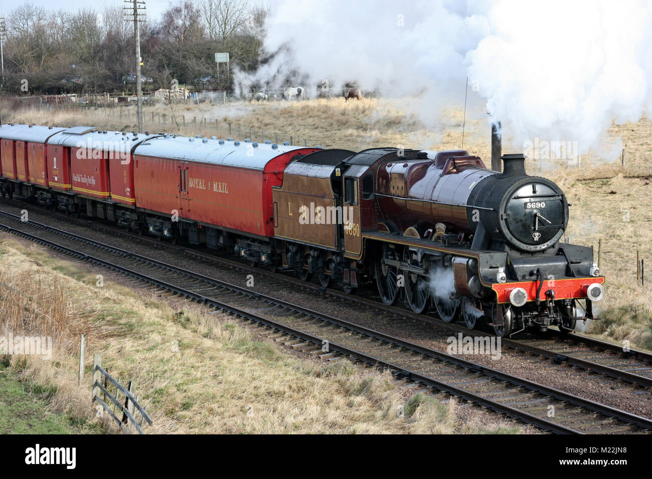 Jubilee Steam Loco 5690 Leander at the Great Central Railway Heritage ...
