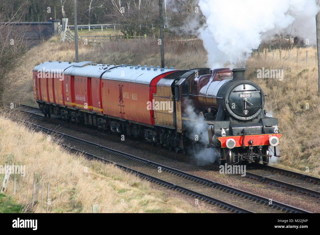 Jubilee Steam Loco 5690 Leander at the Great Central Railway Heritage ...