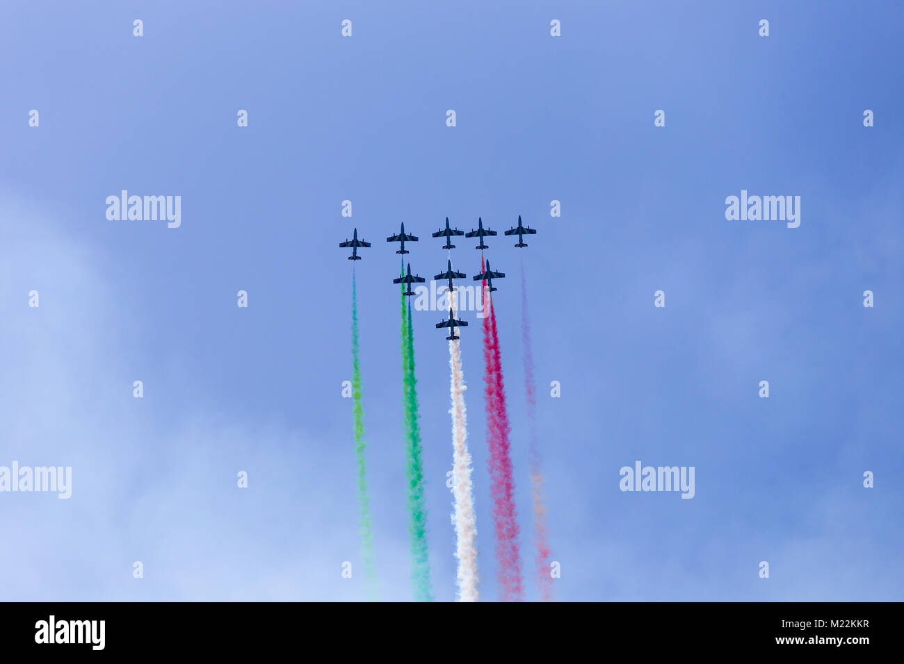 Italian flag flying high hi-res stock photography and images - Alamy