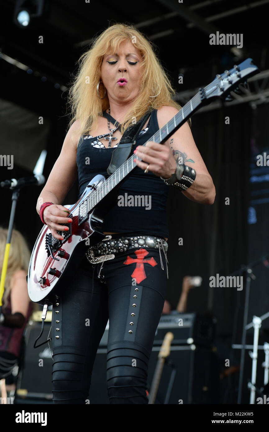 Gina stile hi-res stock photography and images - Alamy