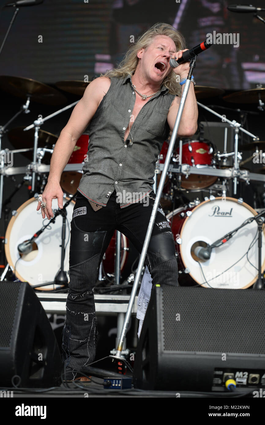 WESTON, FL - APRIL 02: Robert Mason of Vixen performs at Rockfest 80s ...