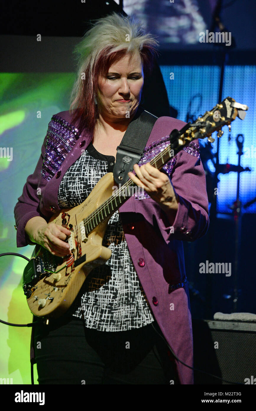 FORT LAUDERDALE, FL - FEBRUARY 26: Jennifer Batten performs at The ...