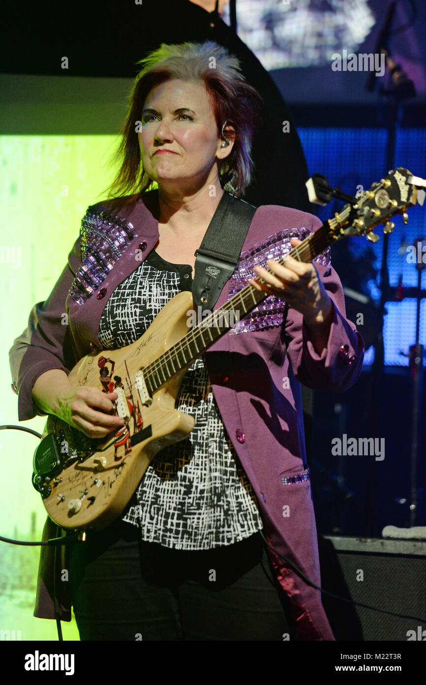 FORT LAUDERDALE, FL - FEBRUARY 26: Jennifer Batten performs at The ...