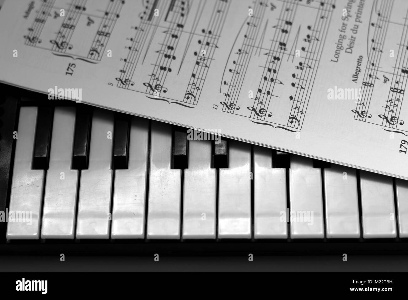 Musical keyboards hi-res stock photography and images - Alamy