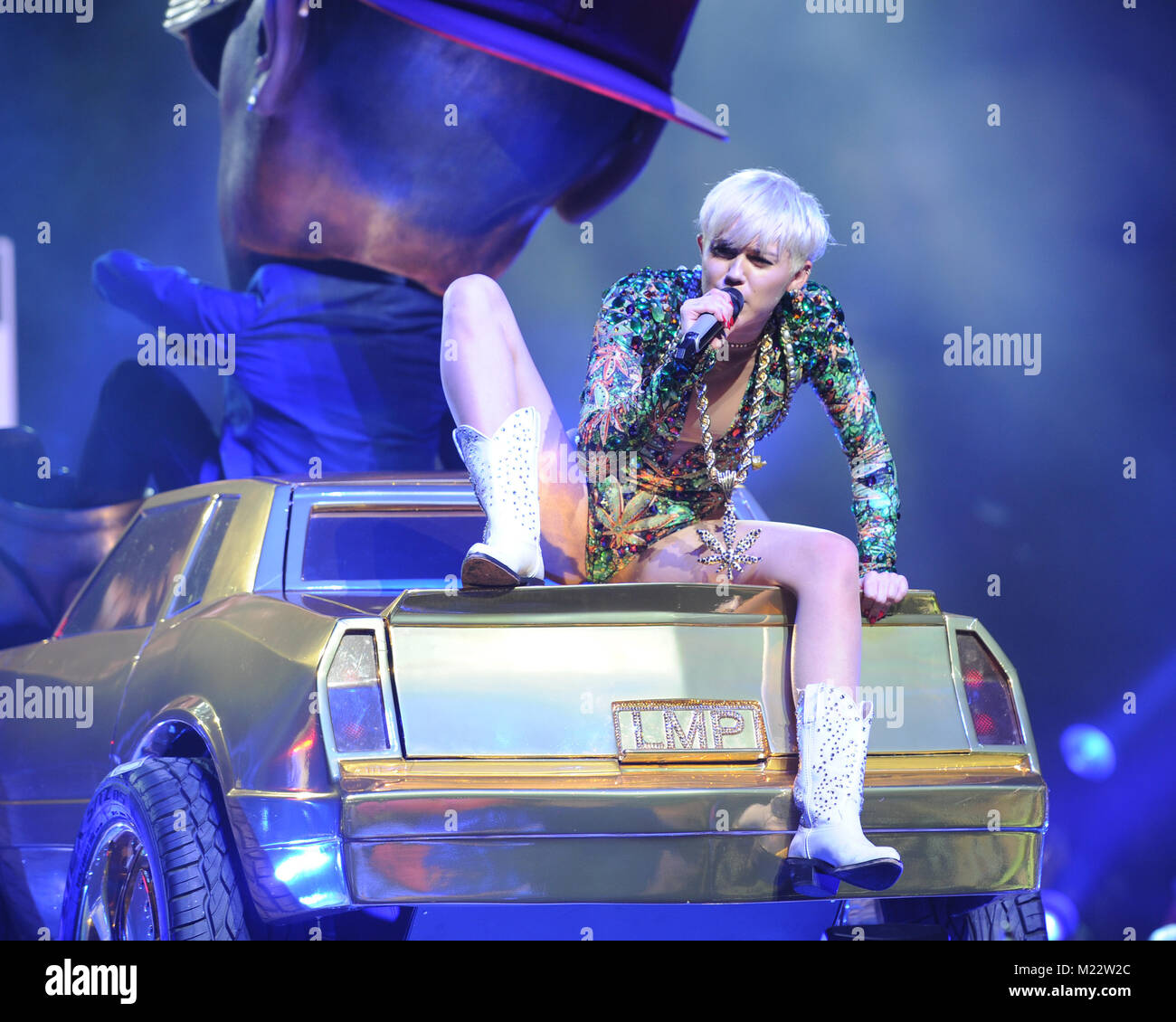 NEW YORK NEW YORK FL - APRIL 05: Miley Cyrus performs at Madison Square ...