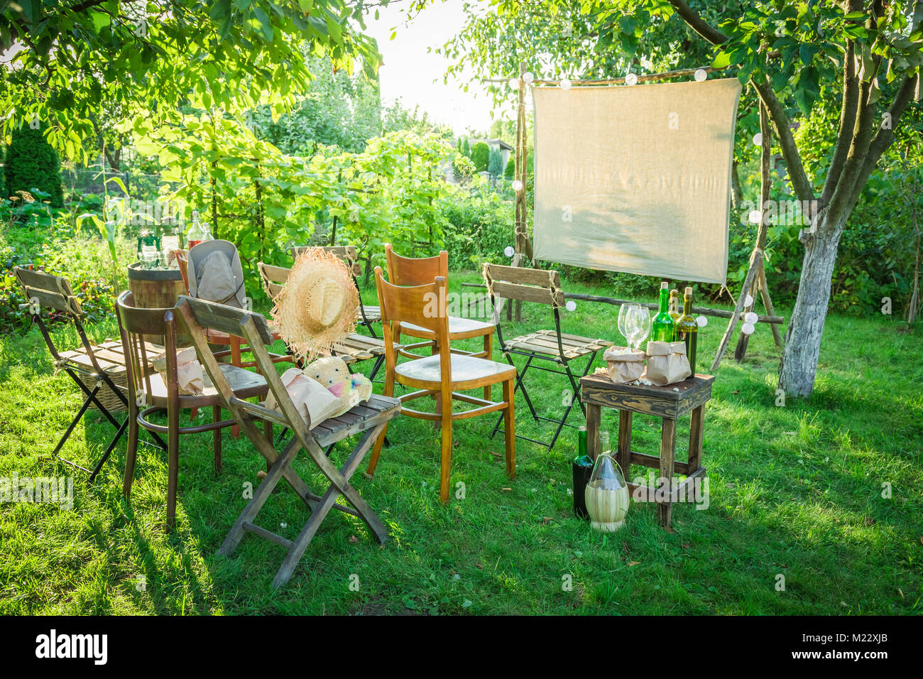 Open air screening space hi-res stock photography and images - Alamy