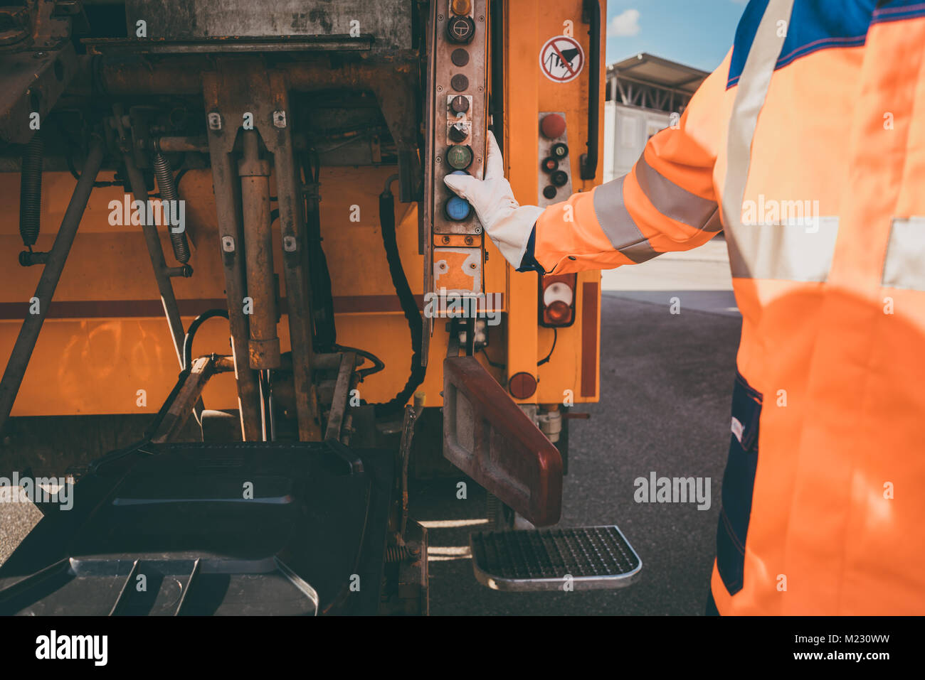 Dustbin man lorry hi-res stock photography and images - Alamy