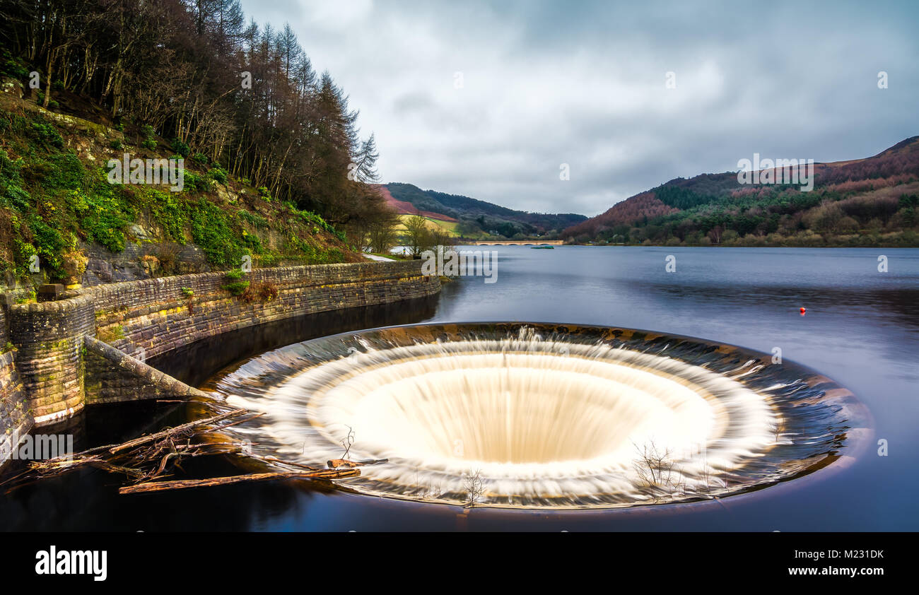Ladybower reservoir spillway High Resolution Stock Photography and ...