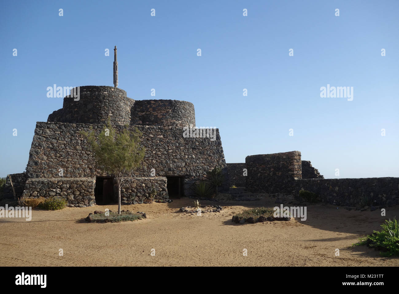 The Old Castle on the beach in Caleta de le Guirra, Caleta de Fuste ...