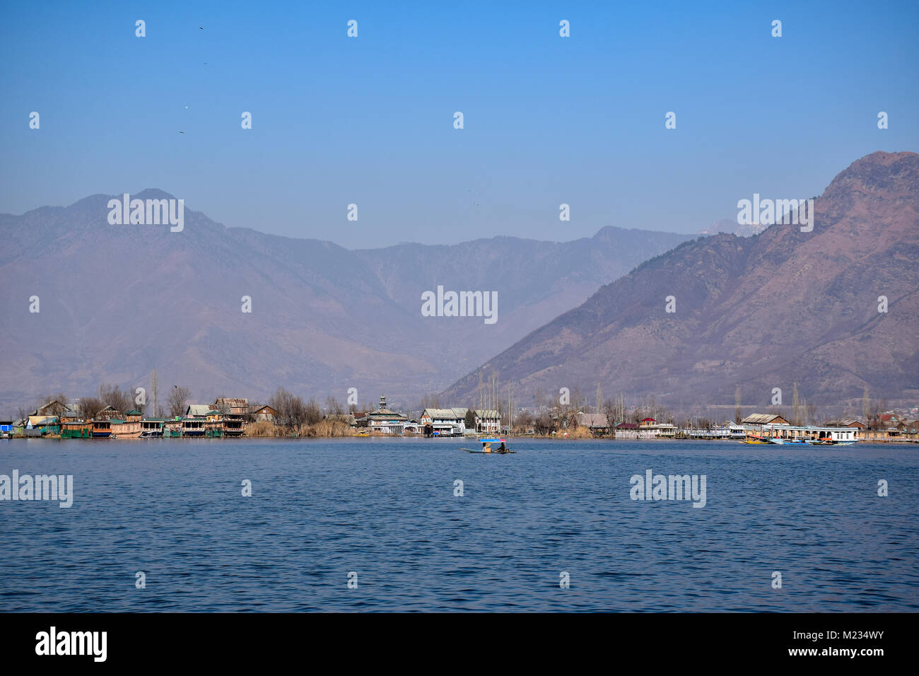 Srinagar, India. 04th Feb, 2018. View of world famous Dal Lake Srinagar ...