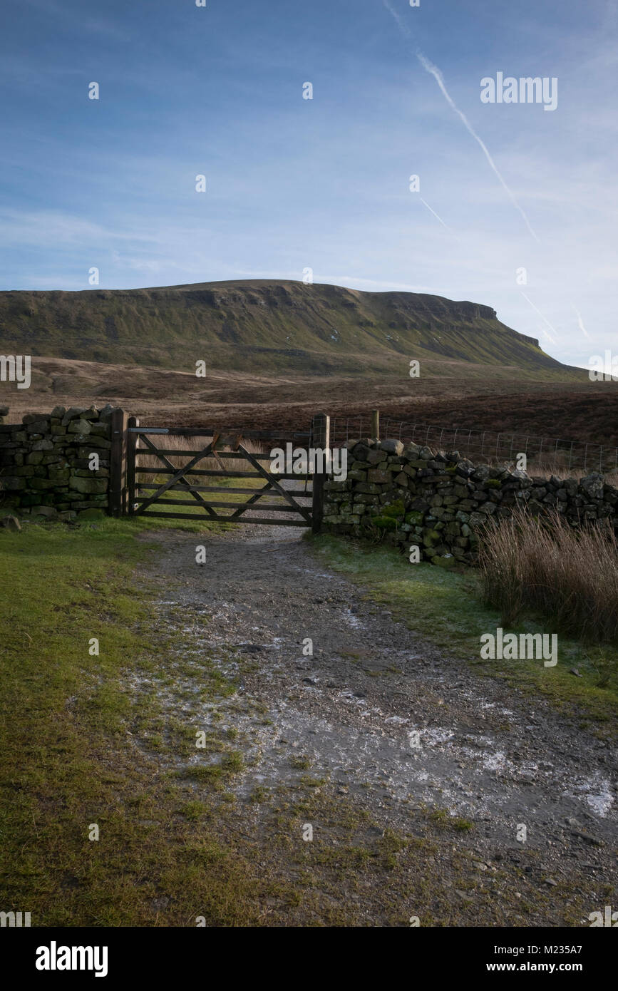Pennine way route towards pen y ghent in north yorkshire yorkshire ...