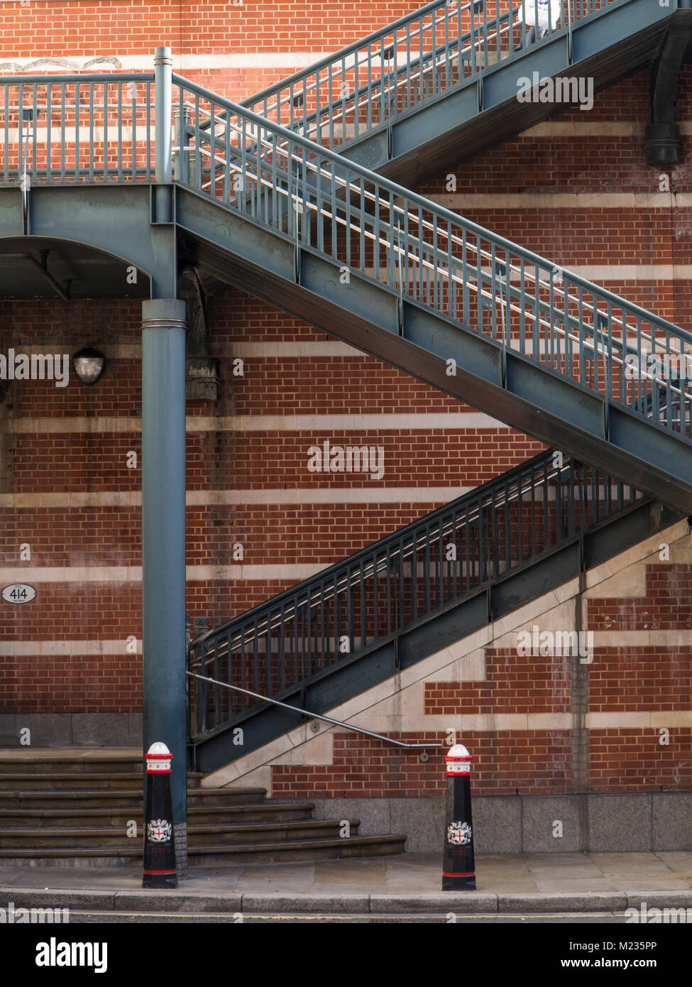 Symmetrical stairs hi-res stock photography and images - Alamy