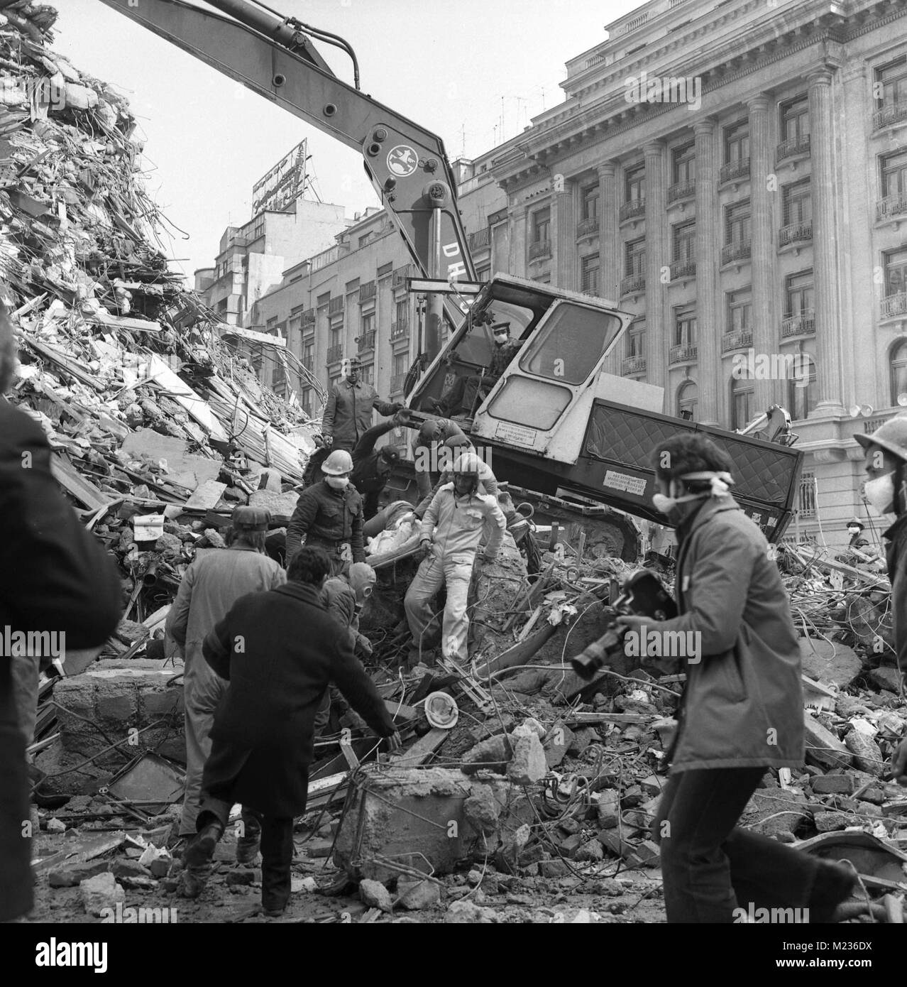 The rescuers 1977 hi-res stock photography and images - Alamy