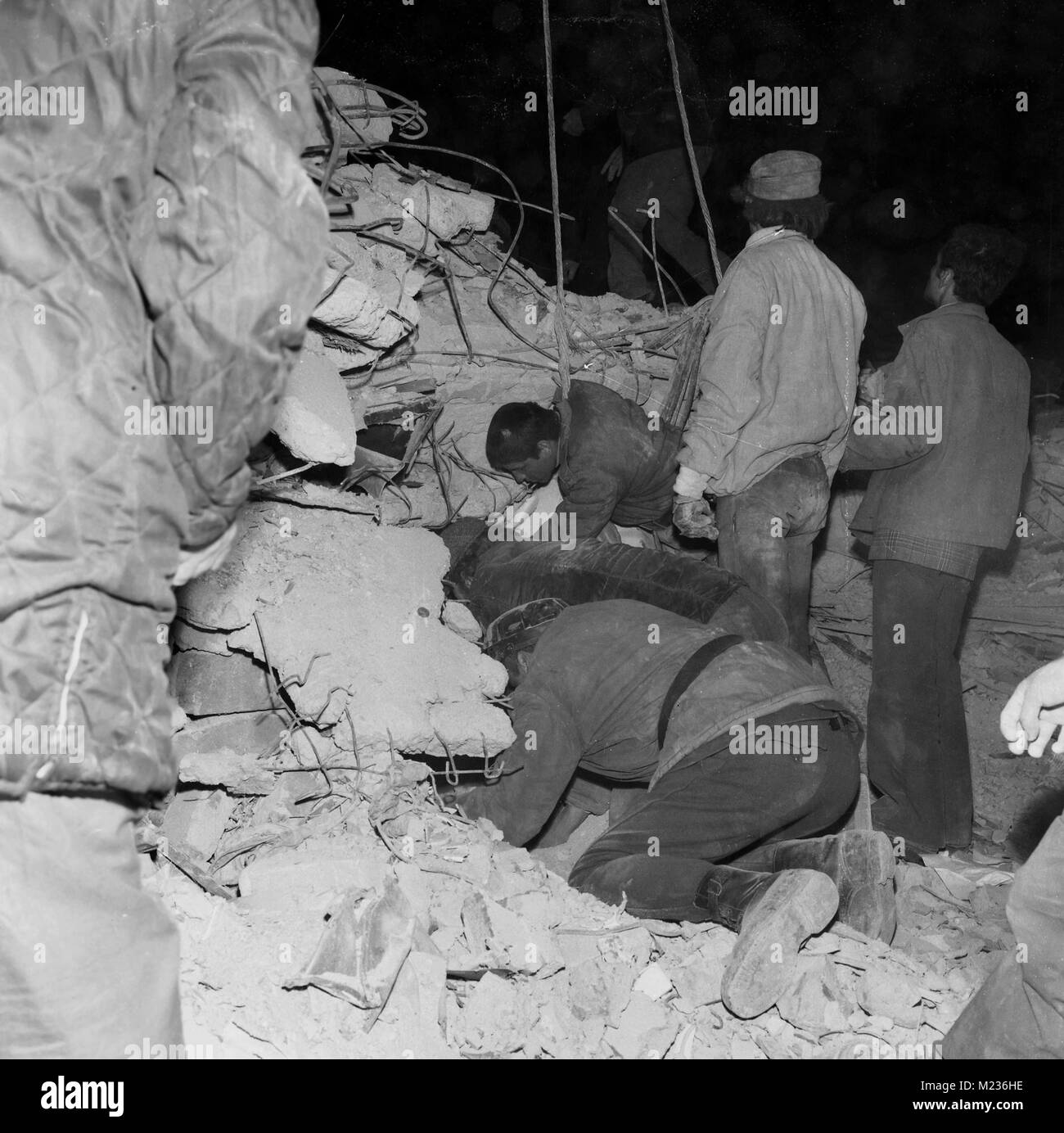 The rescuers 1977 hi-res stock photography and images - Alamy