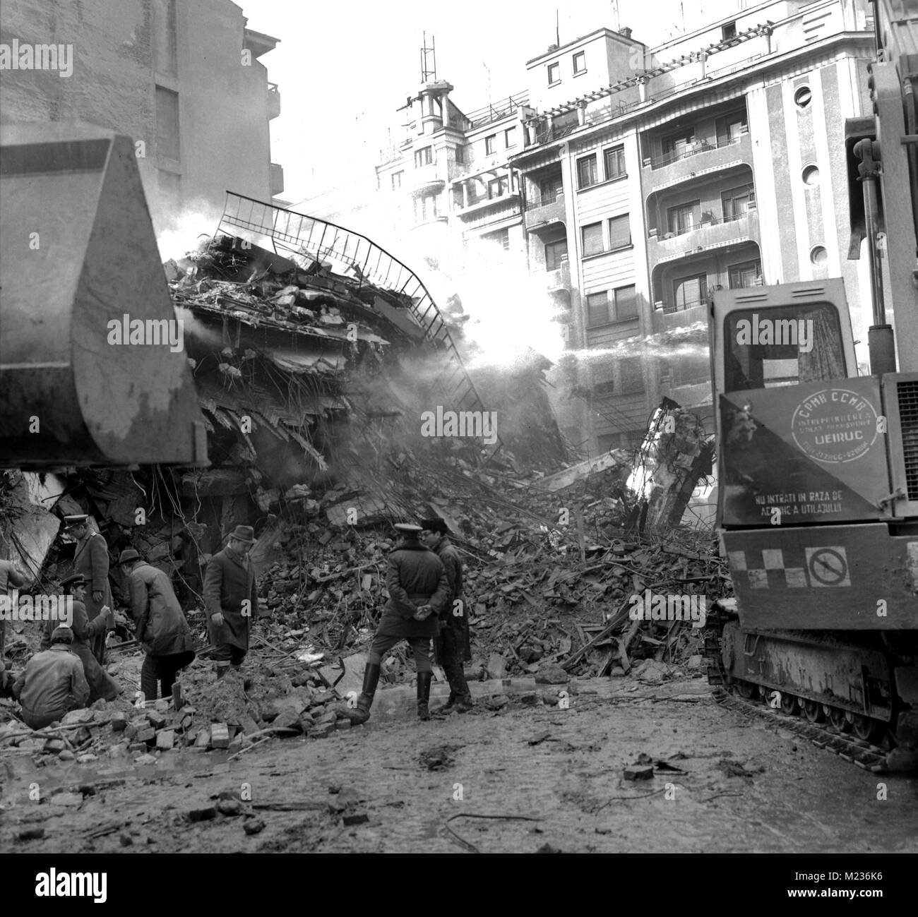 The rescuers 1977 hi-res stock photography and images - Alamy