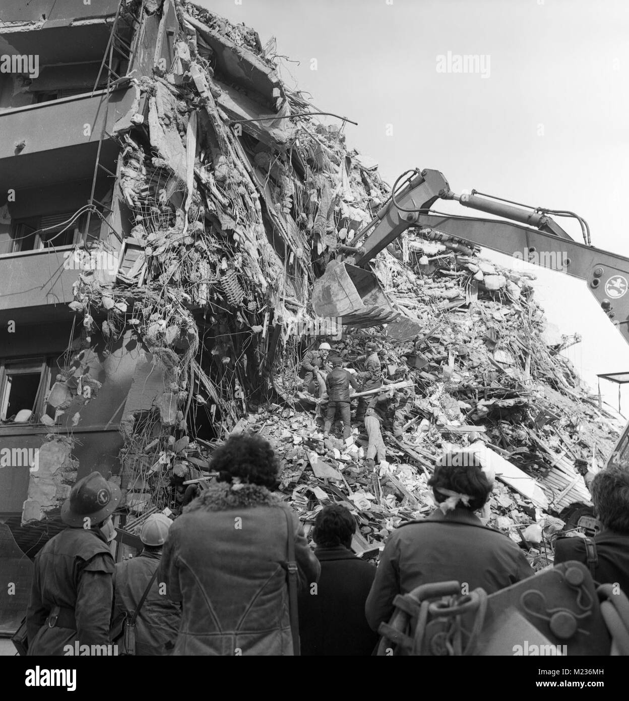 Rescue operation after the deadly earthquake of March 1977 in Bucharest ...