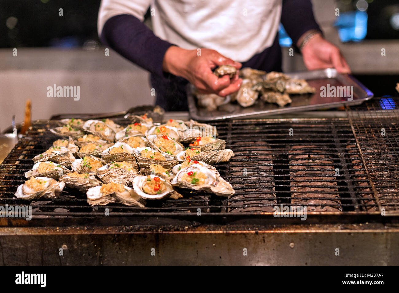 Chinese street food stall hi-res stock photography and images - Alamy