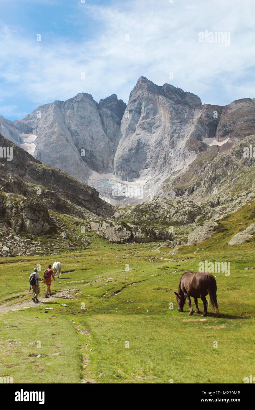 Vignemale hi-res stock photography and images - Alamy