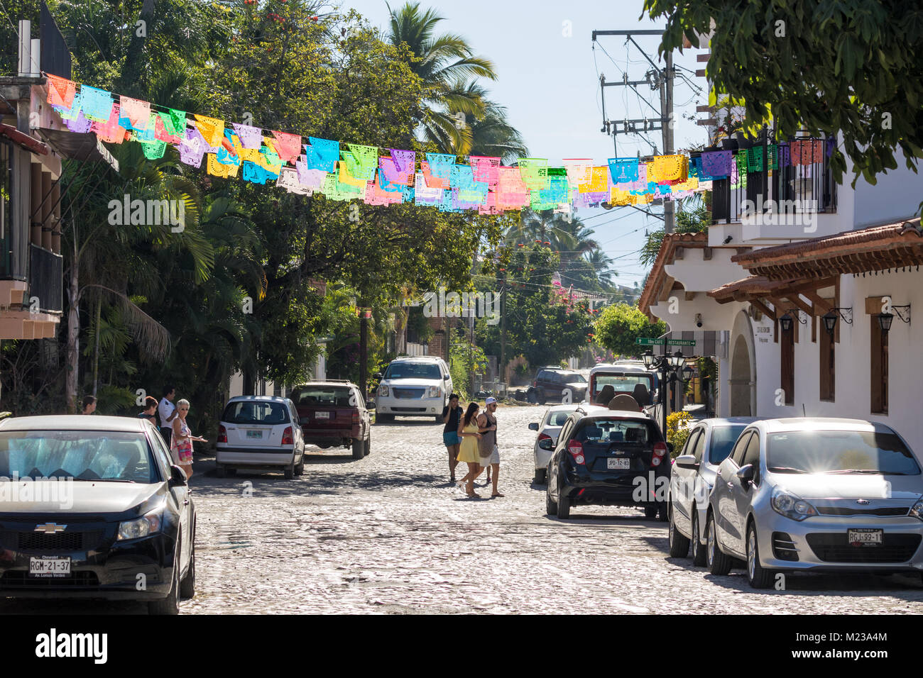 Quiet street scene cobblestone hi-res stock photography and images - Alamy