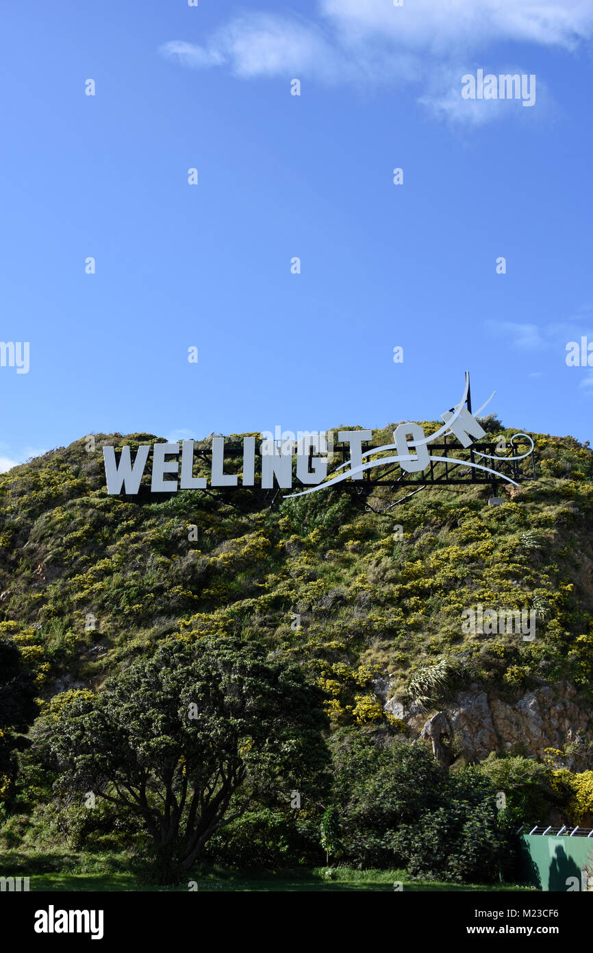 Hillside landscapes hi-res stock photography and images - Alamy