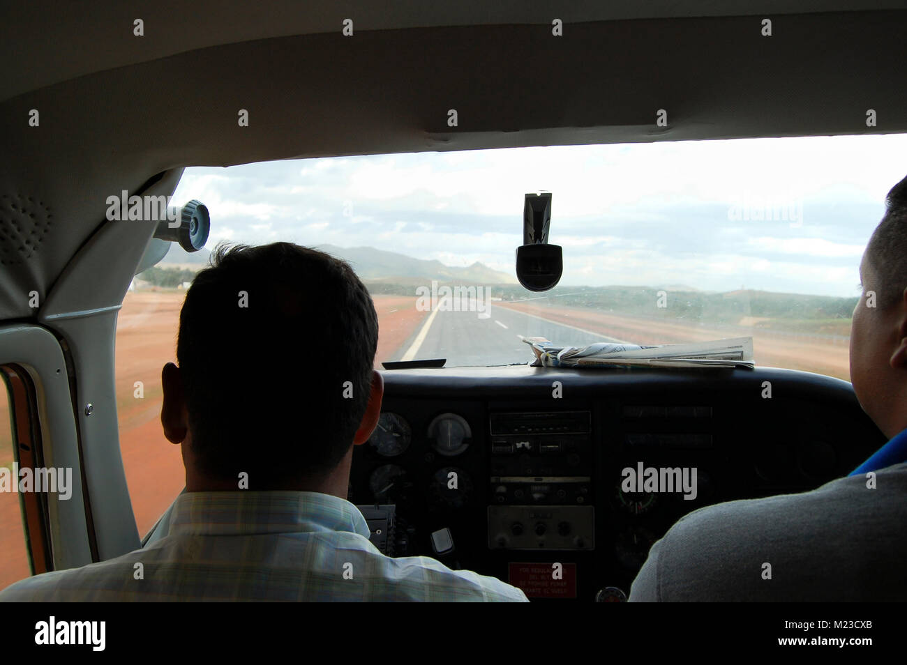 Cockpit view small plane landing hi-res stock photography and images ...