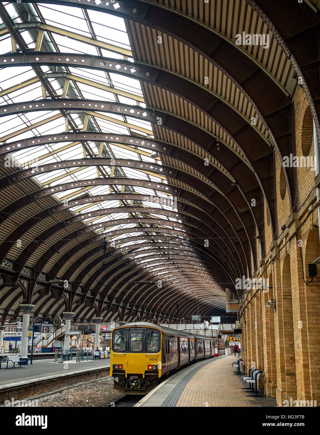 Curved Platform Stock Photos & Curved Platform Stock Images - Alamy