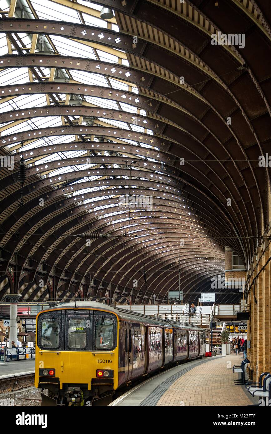 Railway Station Platform Canopy Stock Photos & Railway Station Platform ...