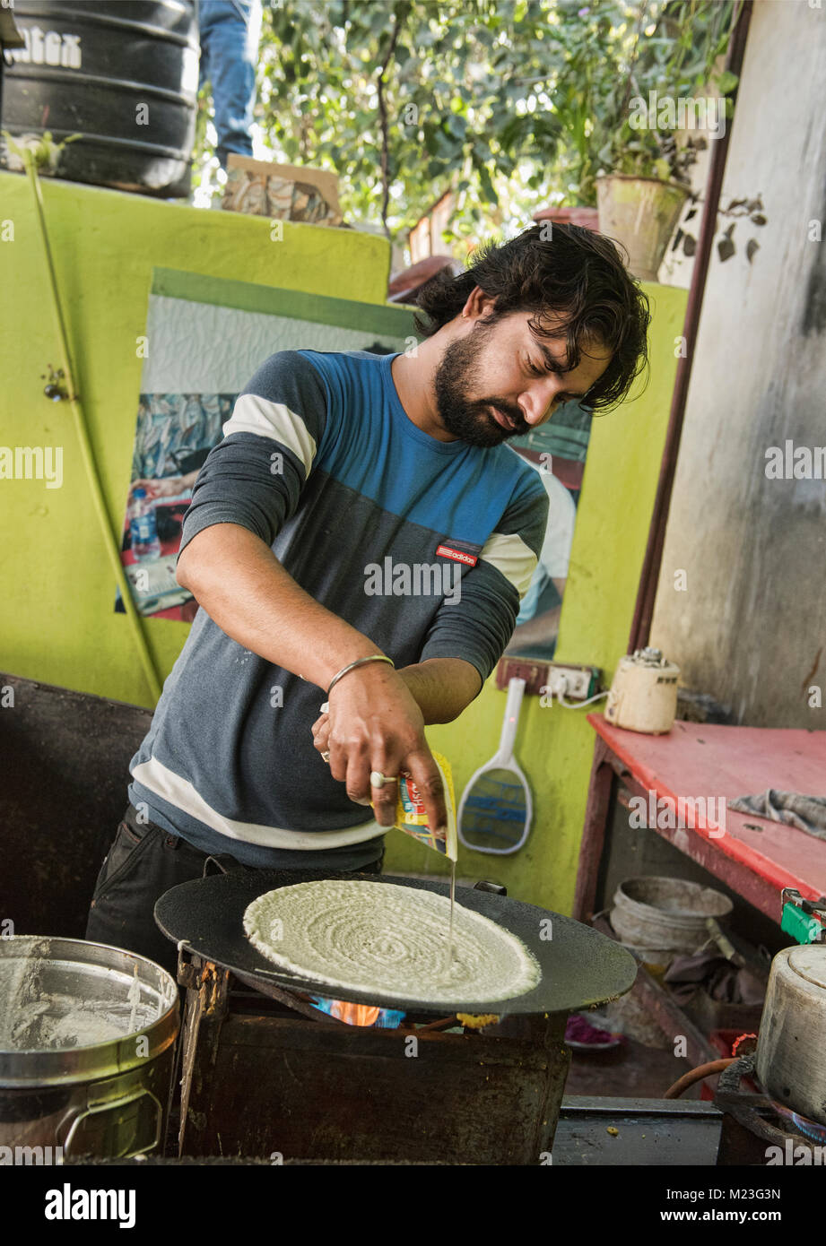 Indian chef hi-res stock photography and images - Alamy