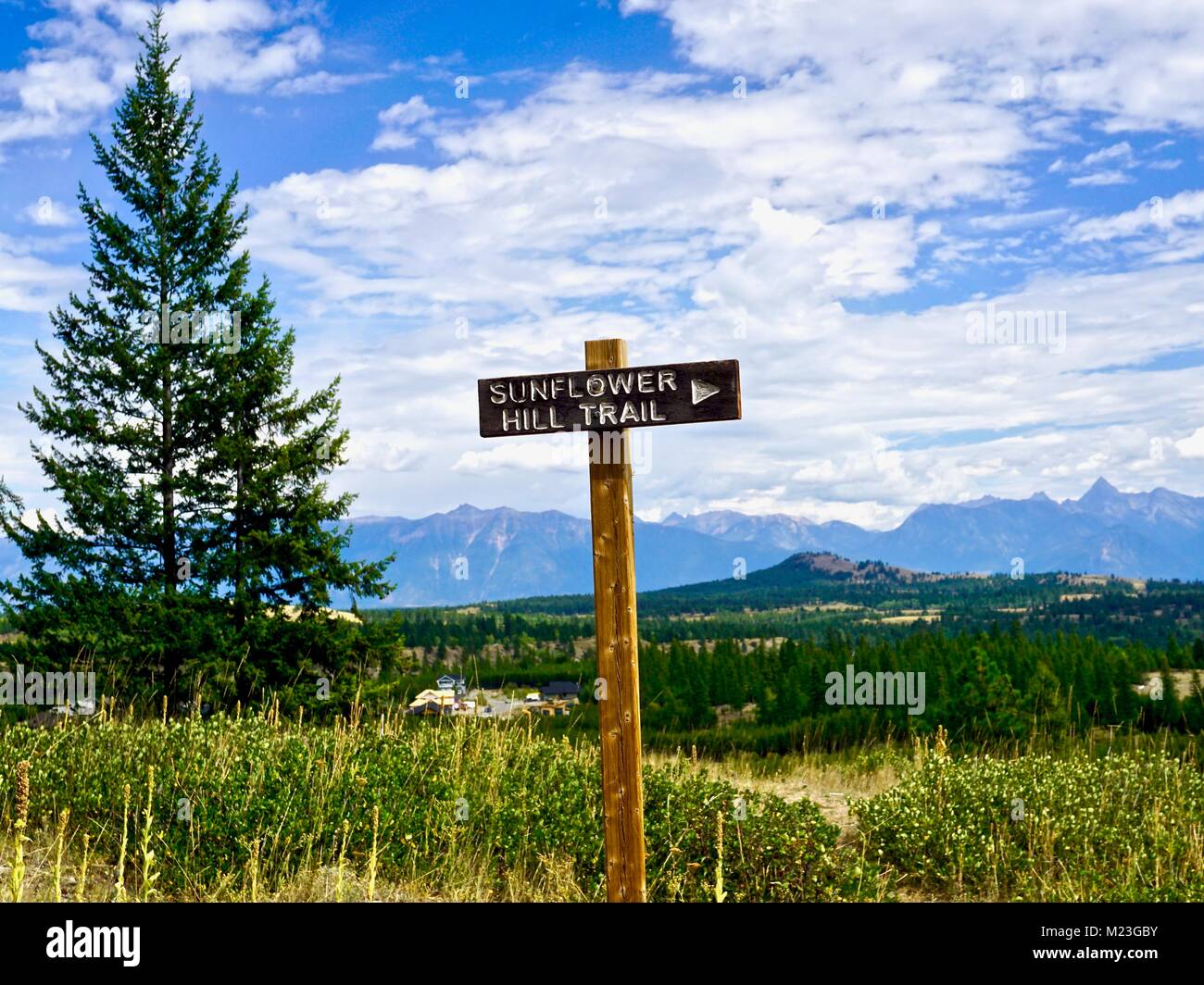 Trail signage for mountain hiking Stock Photo - Alamy