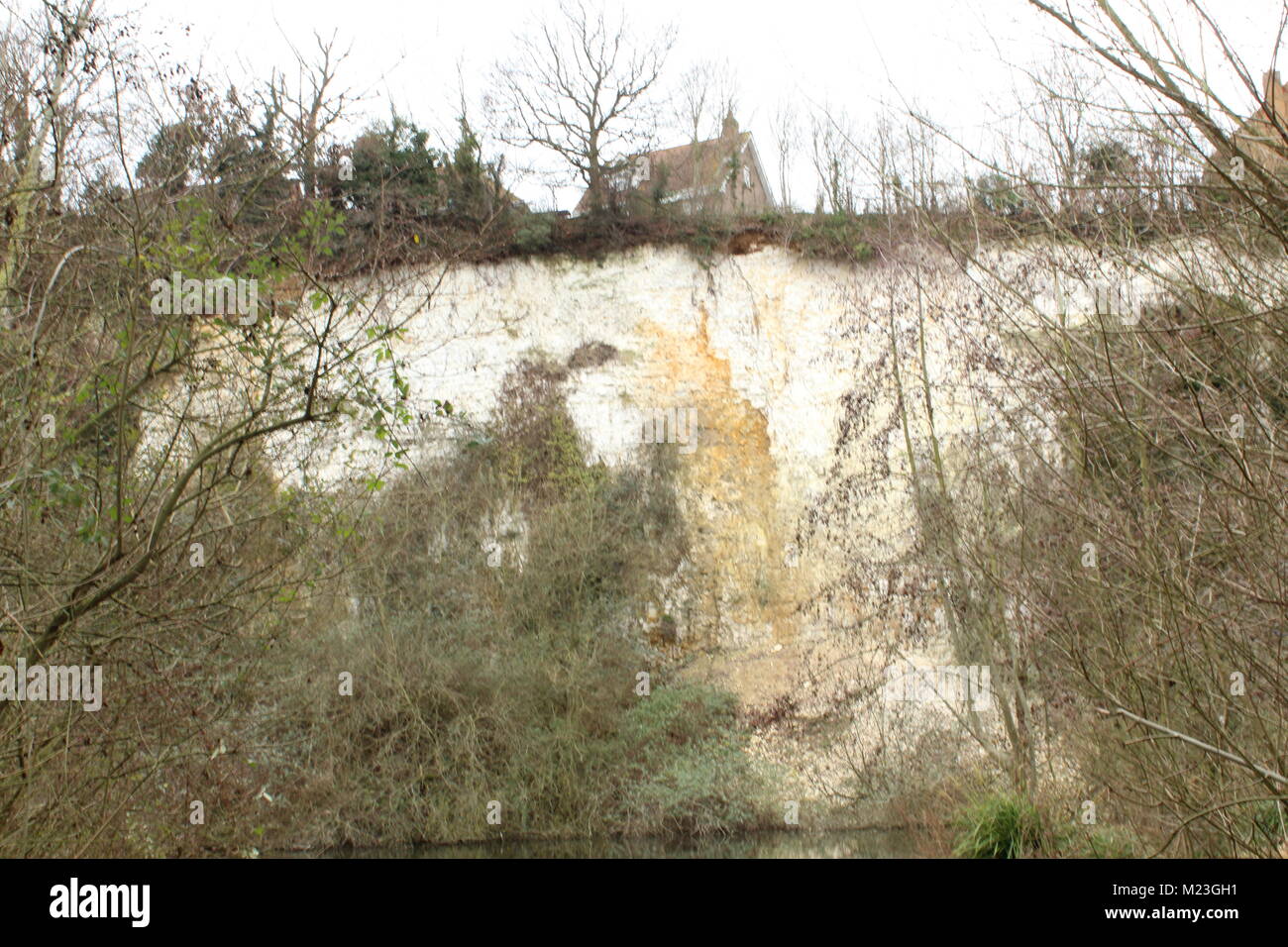 White houses on cliff edge hi-res stock photography and images - Alamy