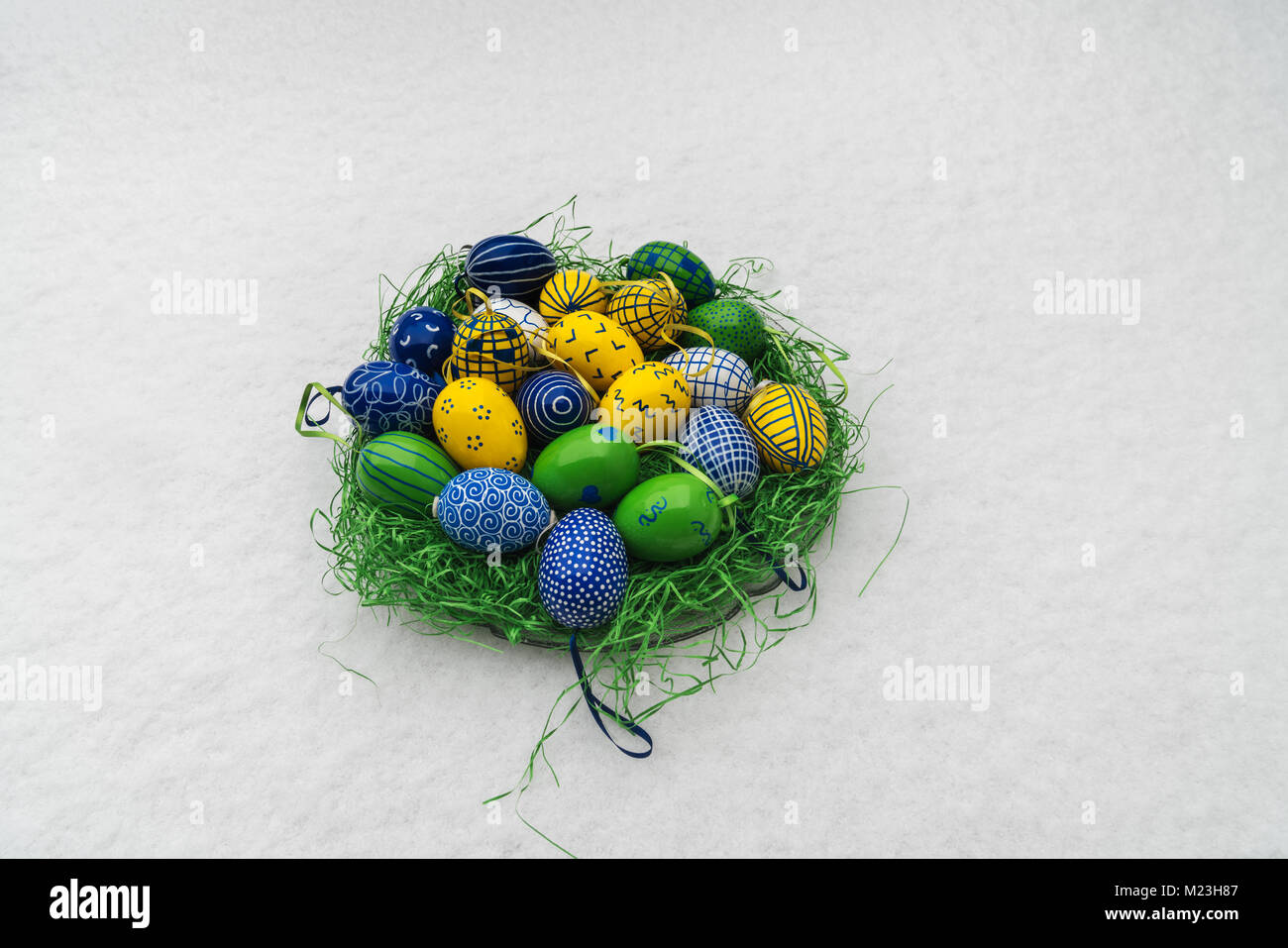 Eggs in snow hi-res stock photography and images - Alamy