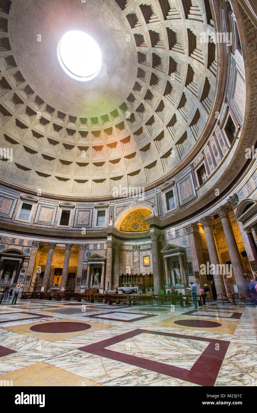 Oculus pantheon rome hi-res stock photography and images - Alamy