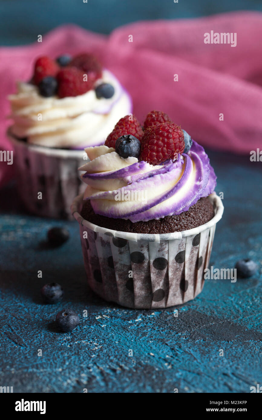 Chocolate homemade capcakes with cream cheese Stock Photo - Alamy