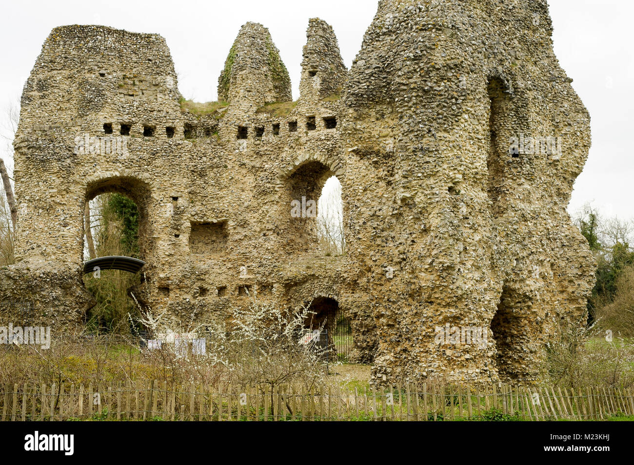 King johns castle odiham hi-res stock photography and images - Alamy
