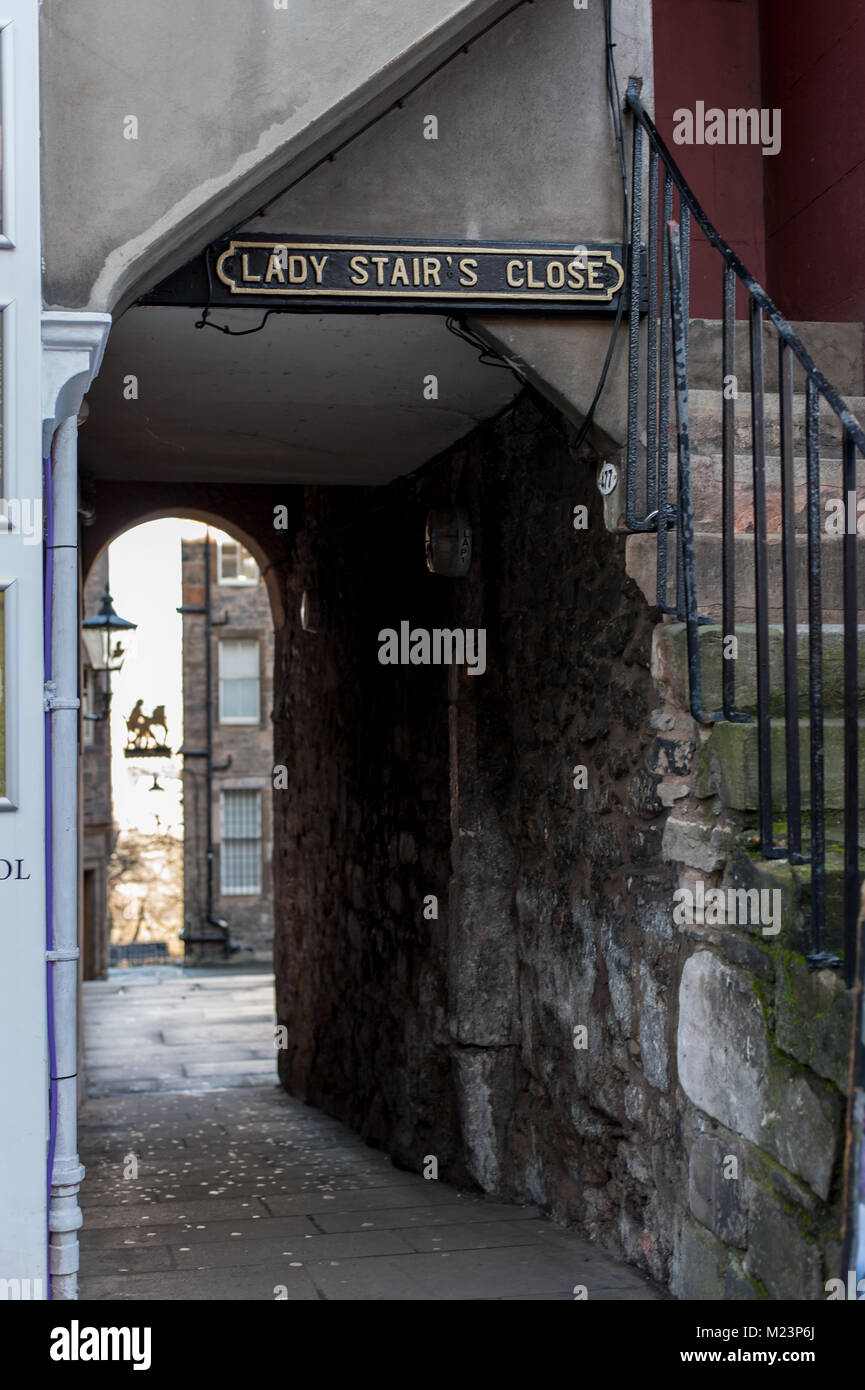 Lady Stair's Close leading to Writers Museum in Edinburgh, Scotland ...