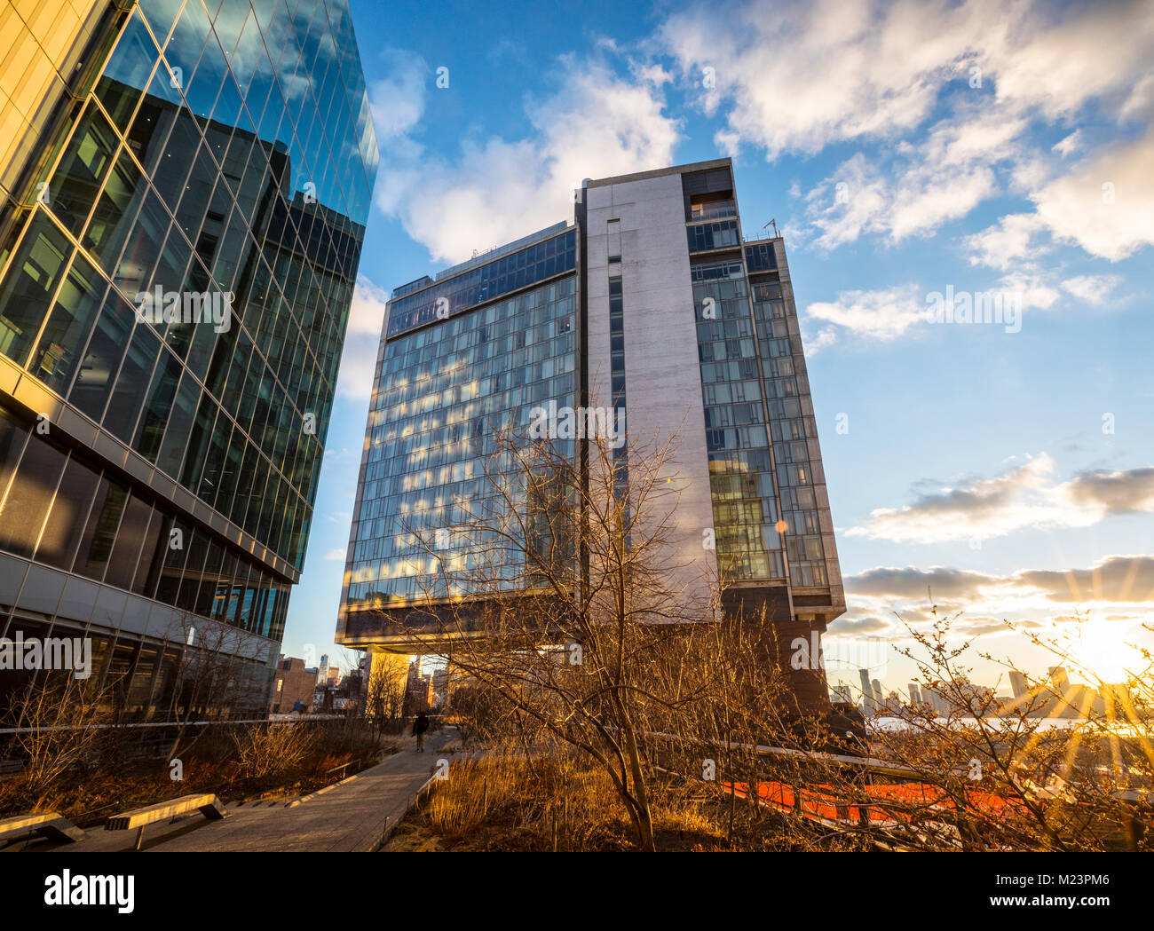 Architecture at High line walkaway at sunset Stock Photo - Alamy