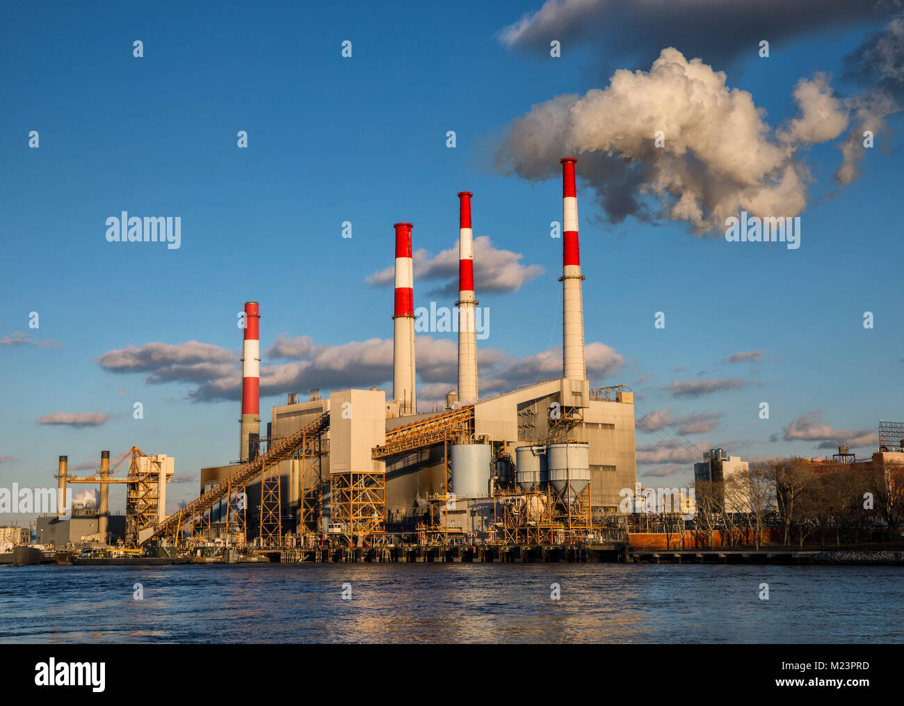 Ravenswood generating station hi-res stock photography and images - Alamy
