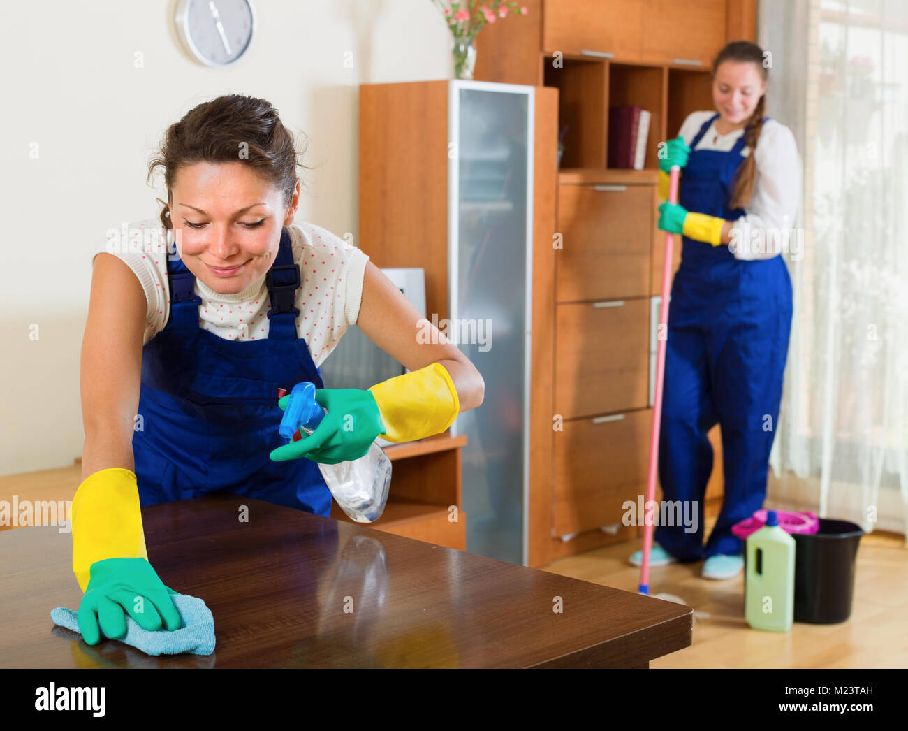 Polishing furniture hi-res stock photography and images - Alamy
