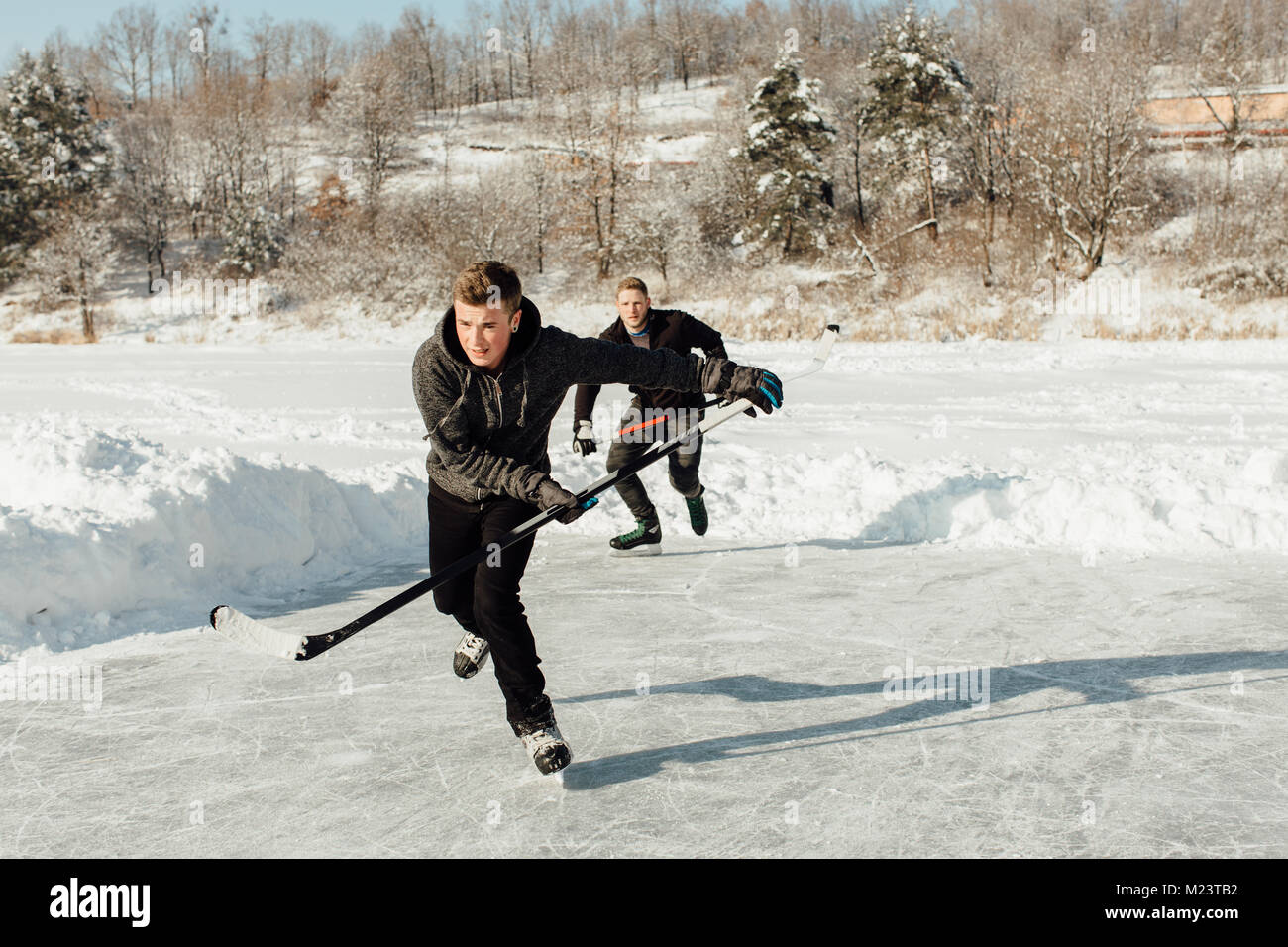 Ice hockey players snow hi-res stock photography and images - Alamy