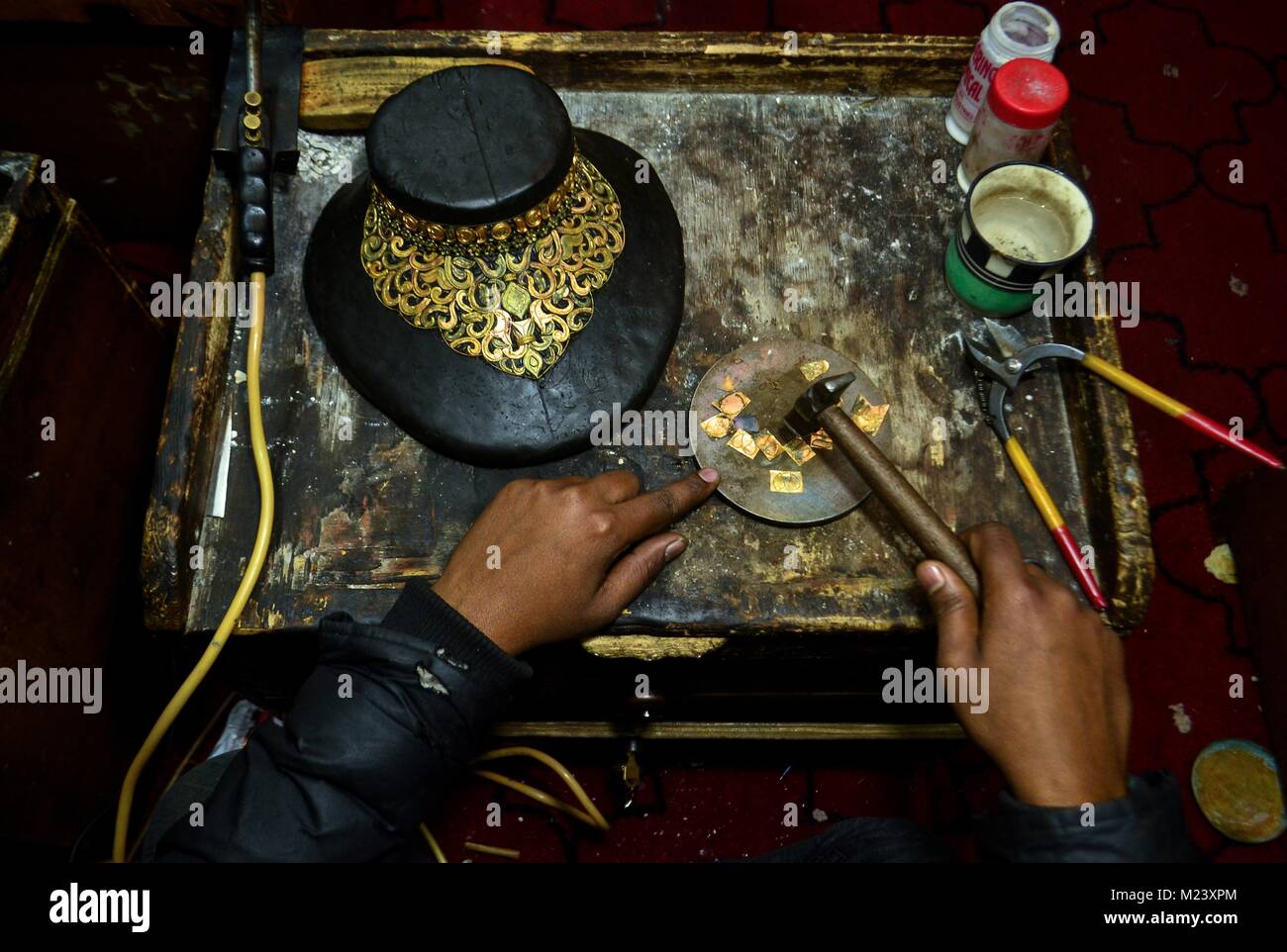 Indian goldsmith hi-res stock photography and images - Alamy