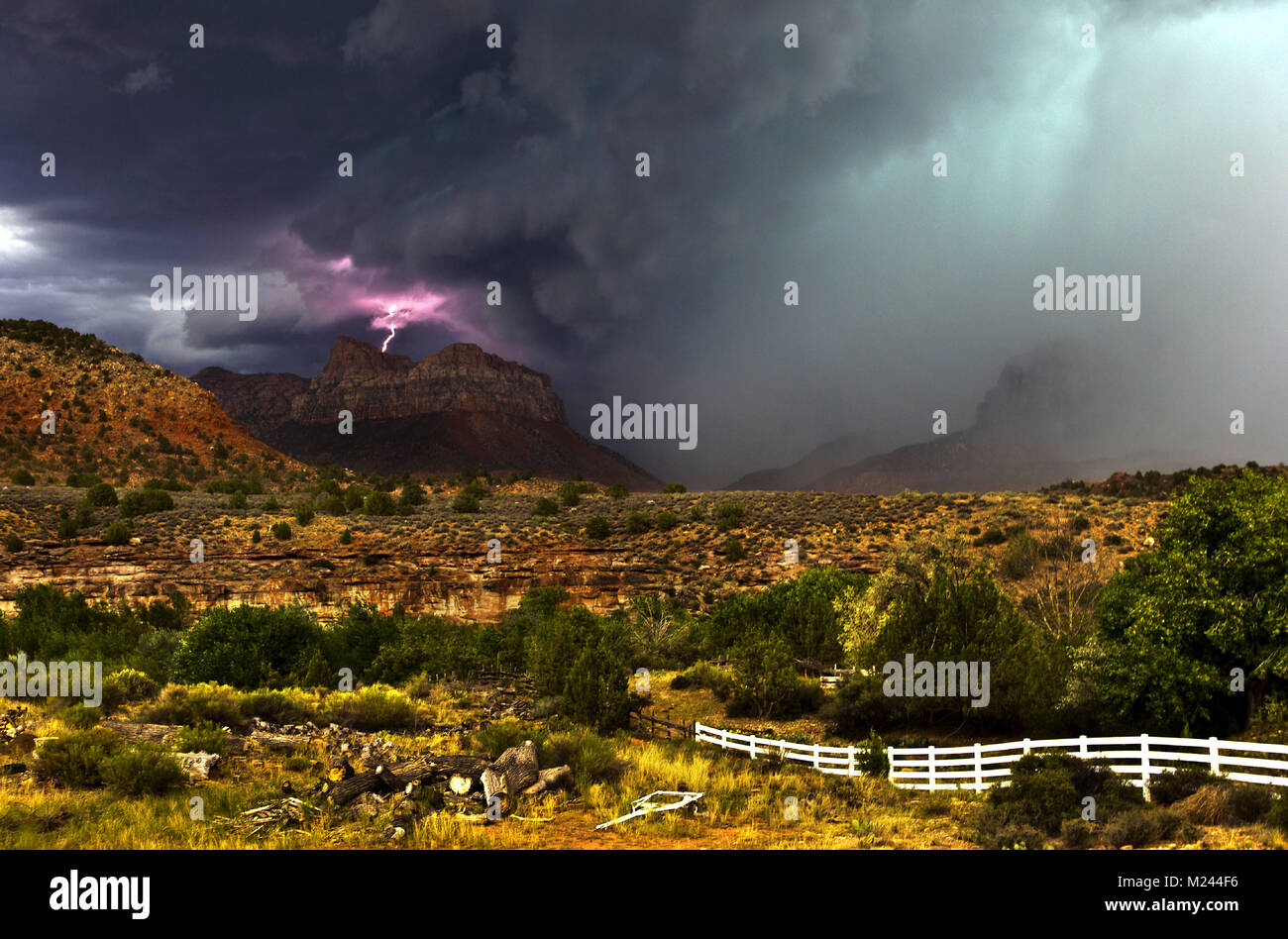 Lightning bolt live hi-res stock photography and images - Alamy