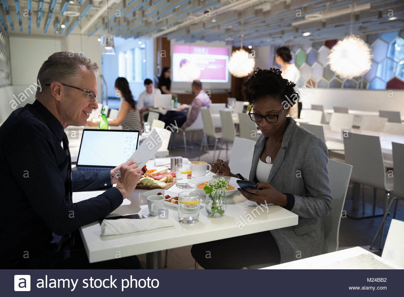 Working lunch restaurant hi-res stock photography and images - Alamy