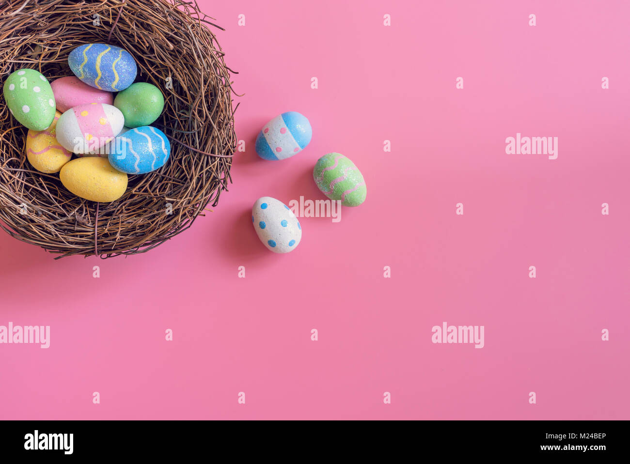 Pastel pink easter egg hi-res stock photography and images - Alamy