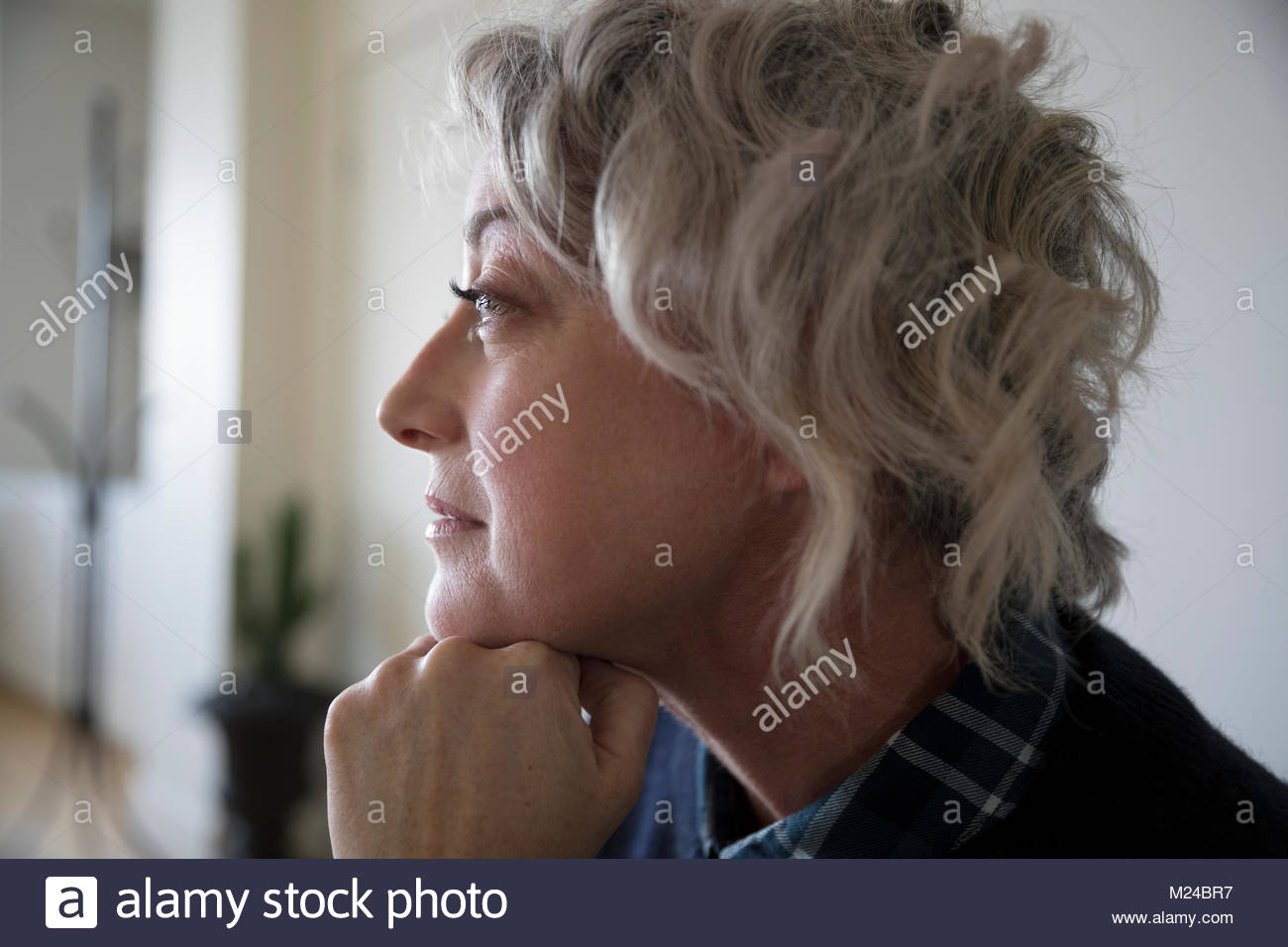 Mature woman thinking hi-res stock photography and images - Alamy