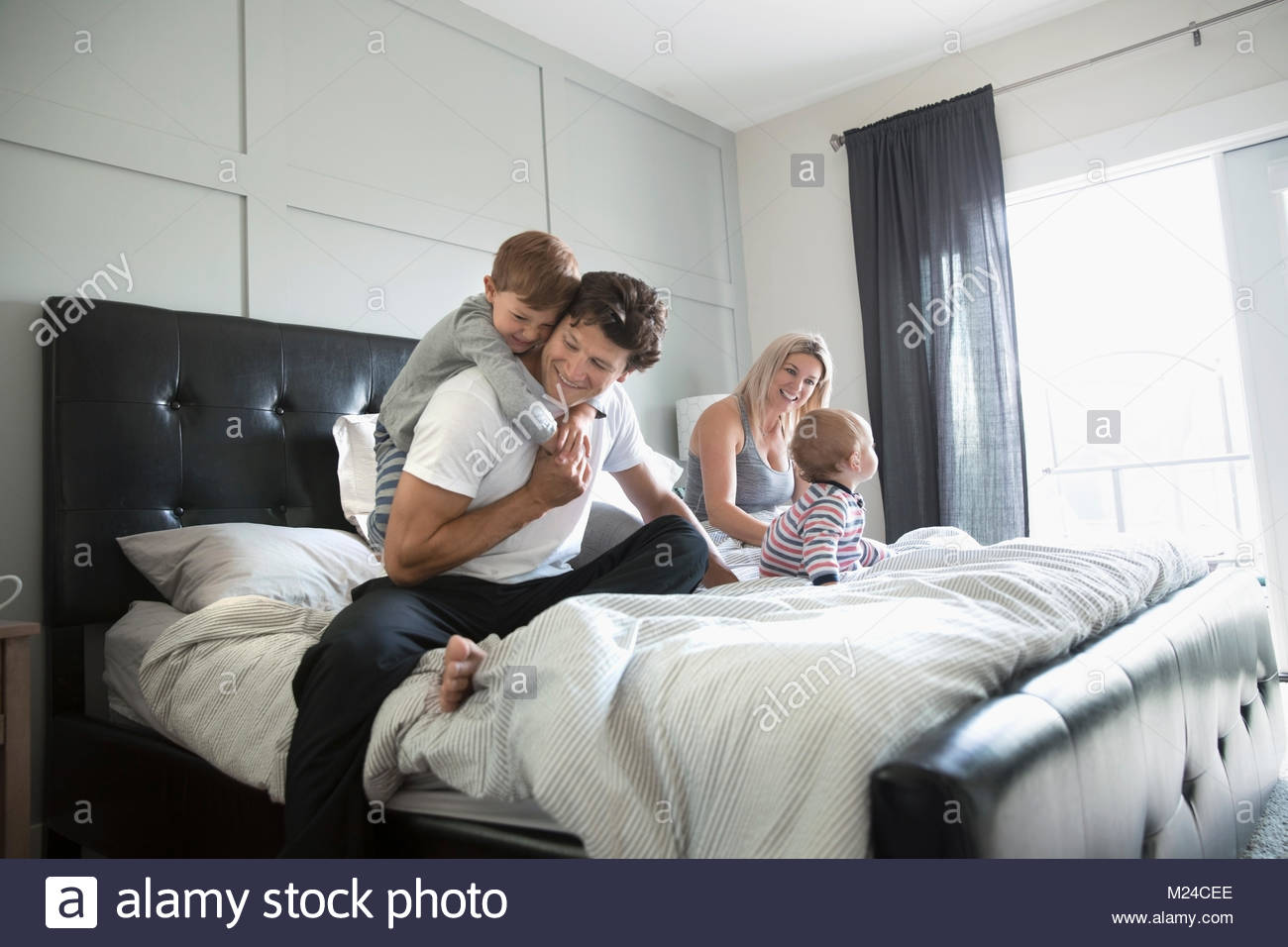Family bed hi-res stock photography and images - Alamy