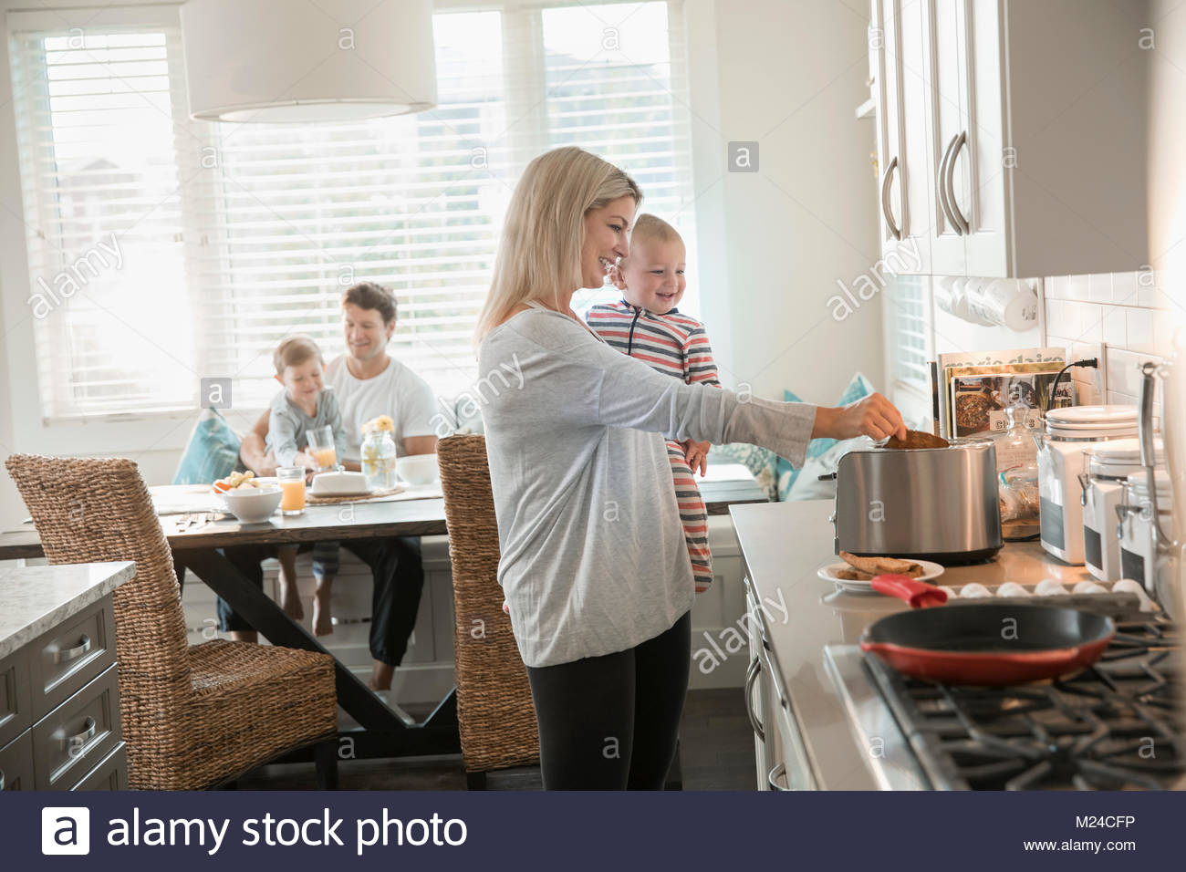 Mother baby kitchen hi-res stock photography and images - Alamy