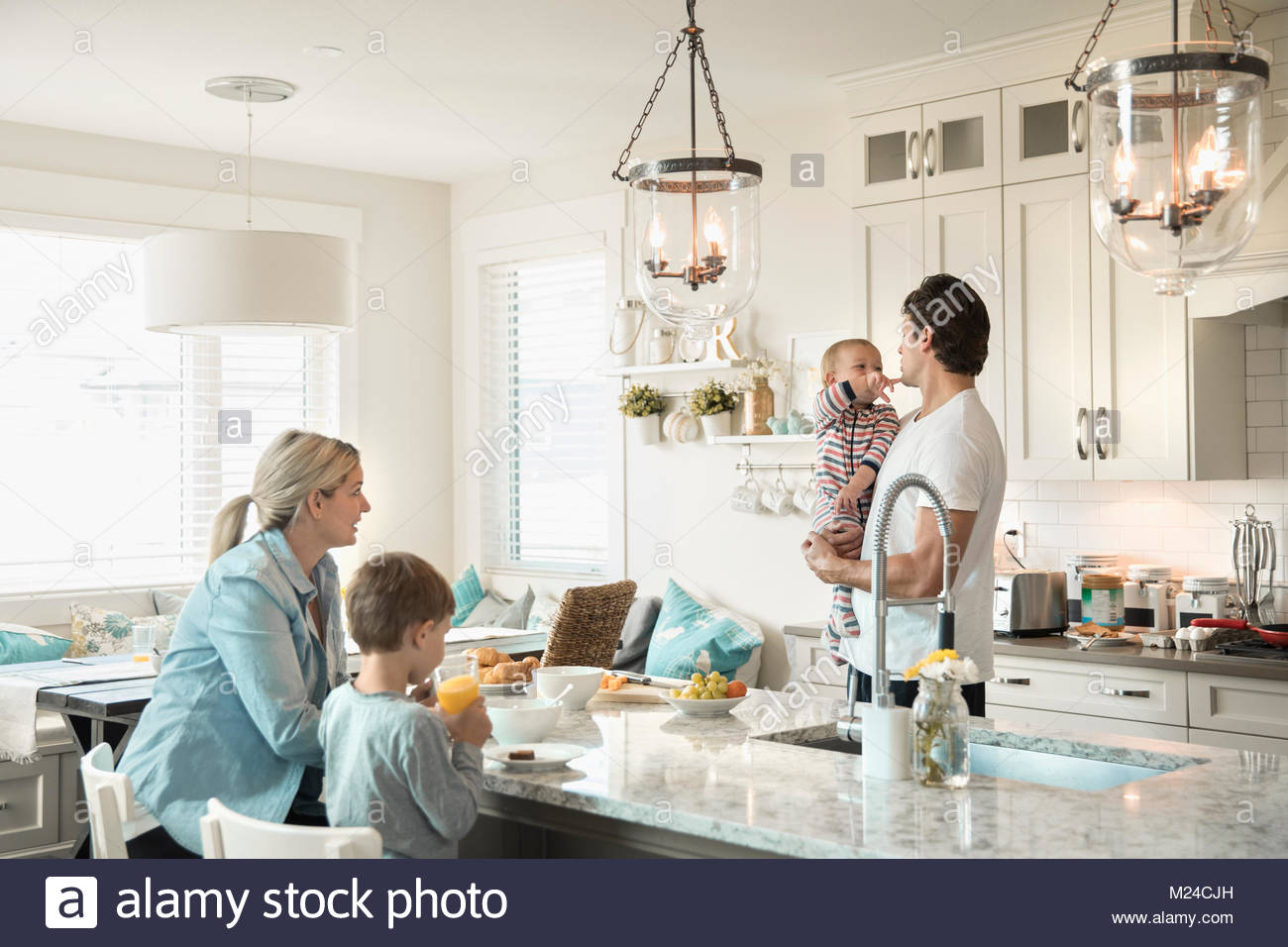 Family bonding breakfast hi-res stock photography and images - Alamy