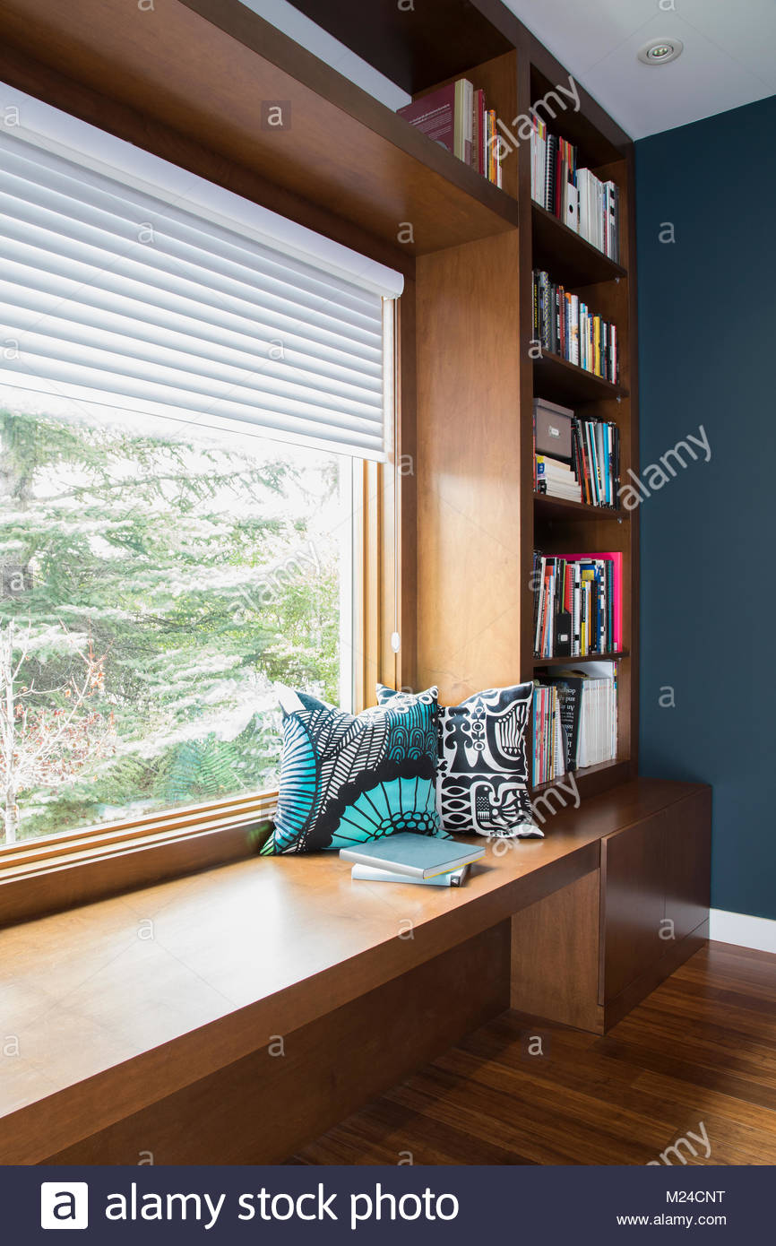 Wooden or timber bench seat hi-res stock photography and images - Alamy