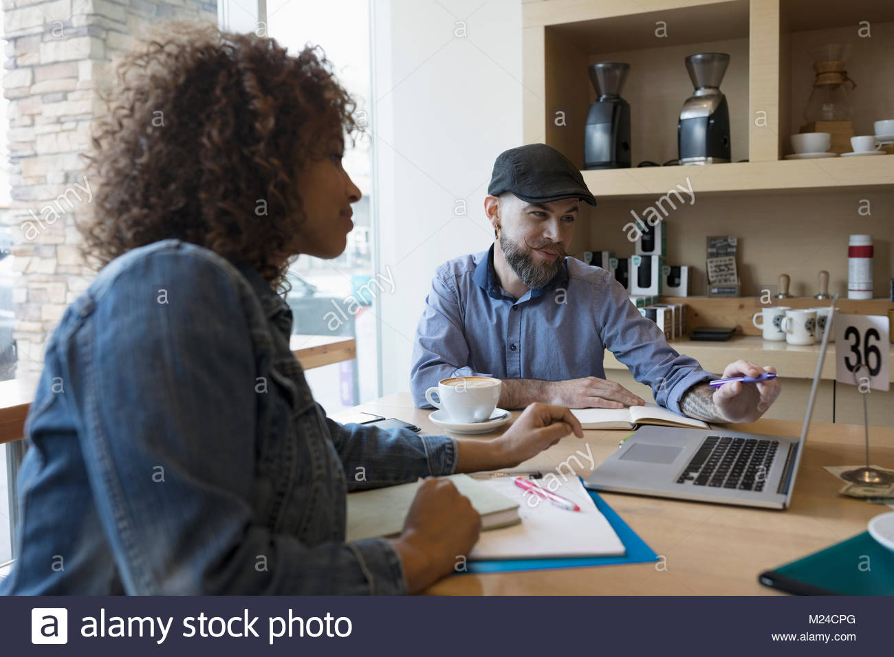 Pointing laptop coffee shop hi-res stock photography and images - Alamy
